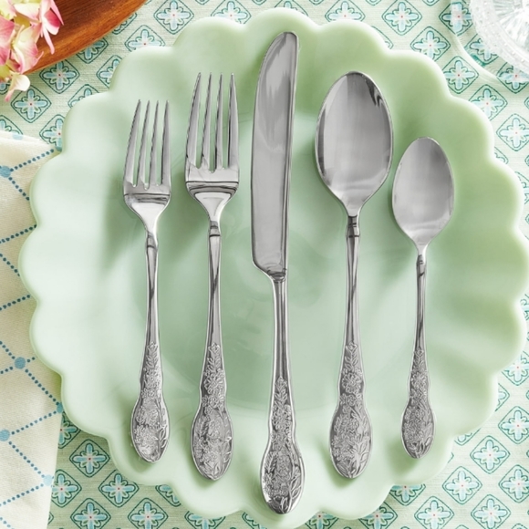 The Pioneer Woman | Other | New Pioneer Woman Mazie Silverware Set ...